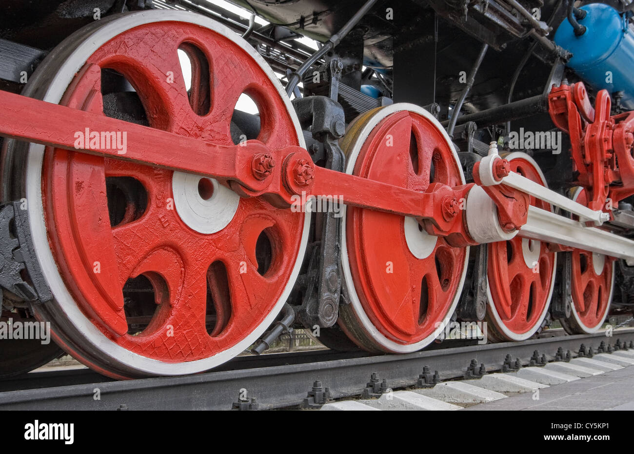 Wheels and connecting rod of old steam locomotive Stock Photo - Alamy