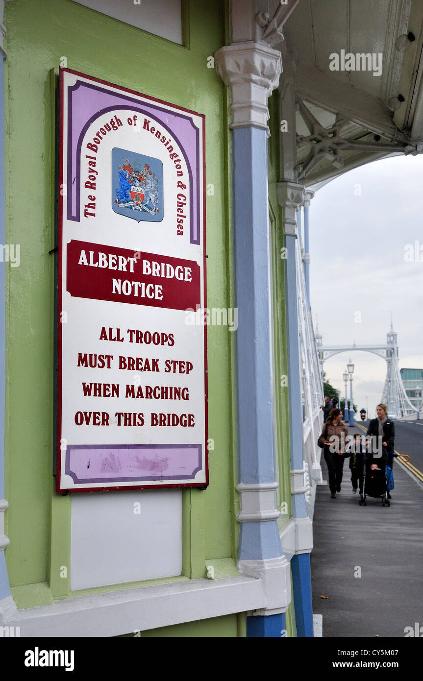 Marching troops hi-res stock photography and images - Alamy