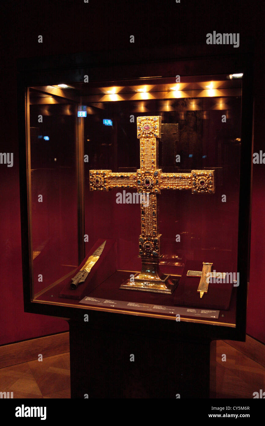 The Imperial Cross on display in the Imperial Treasury, part of the ...