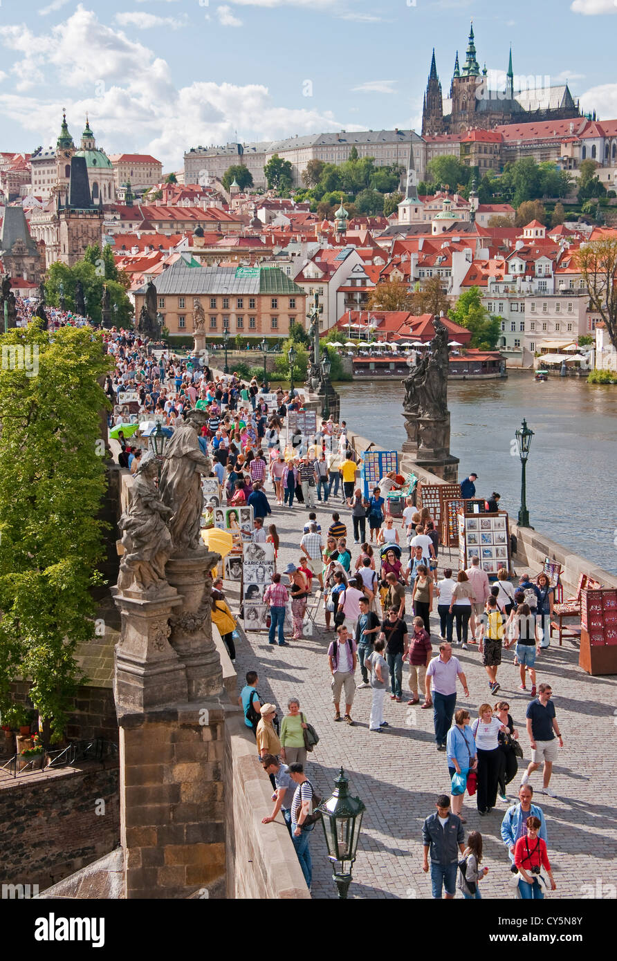 Charles Bridge crowded with pedestrians in Prague Stock Photo - Alamy