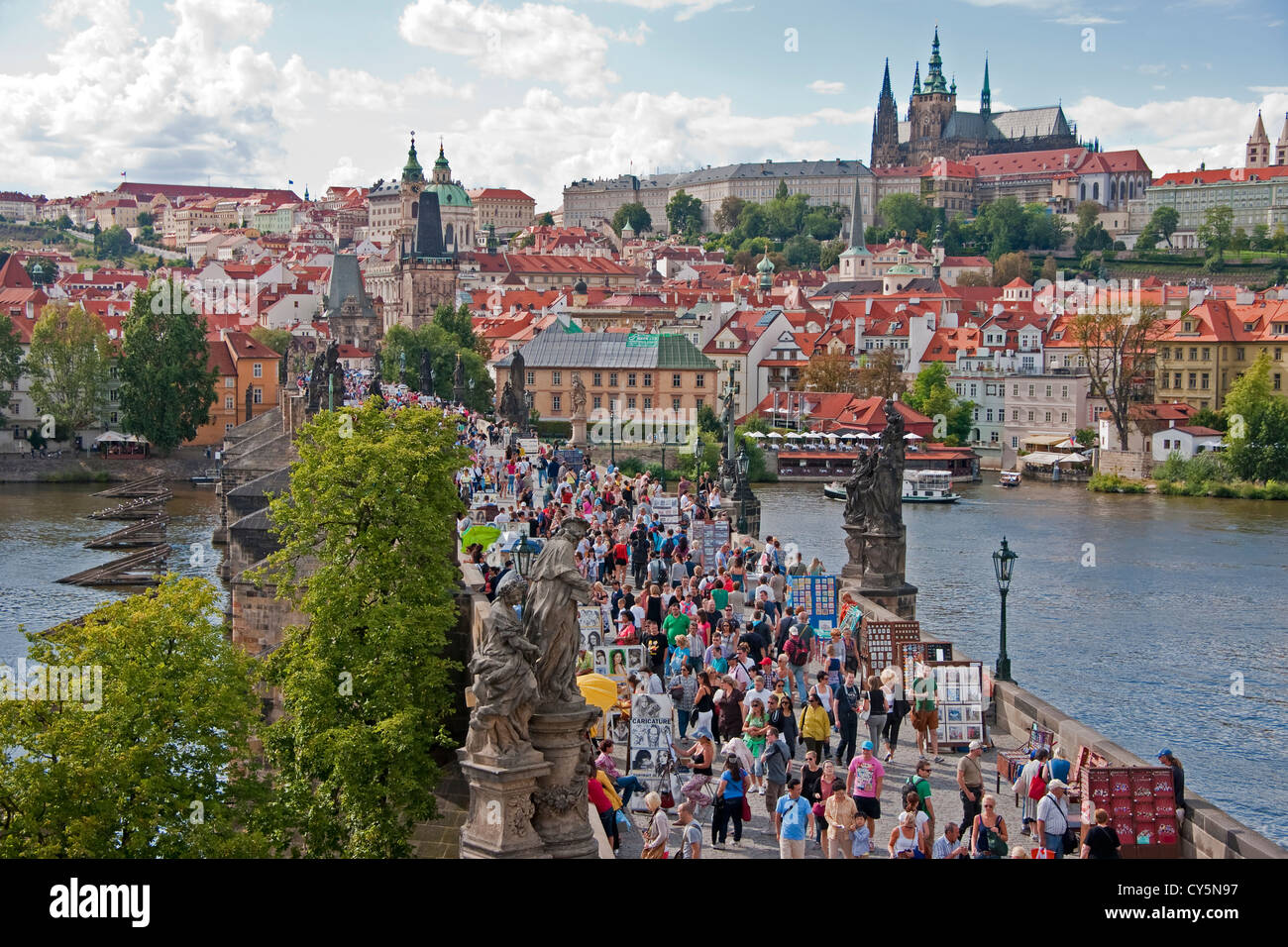 Charles Bridge crowded with pedestrians, with Castle above, in Prague Stock Photo - Alamy