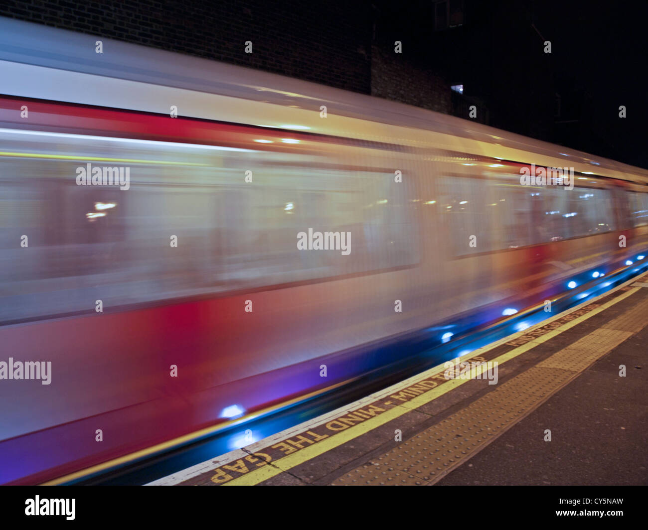 London underground train night finchley hi-res stock photography and ...