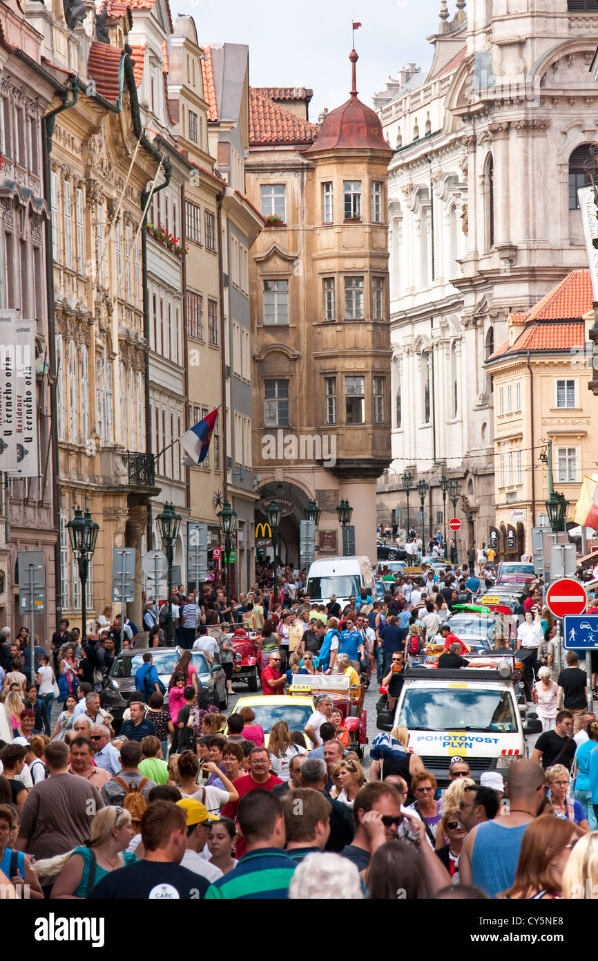 Summer tourist crowd in Prague's Mostecka Street in Mala Strana Stock ...