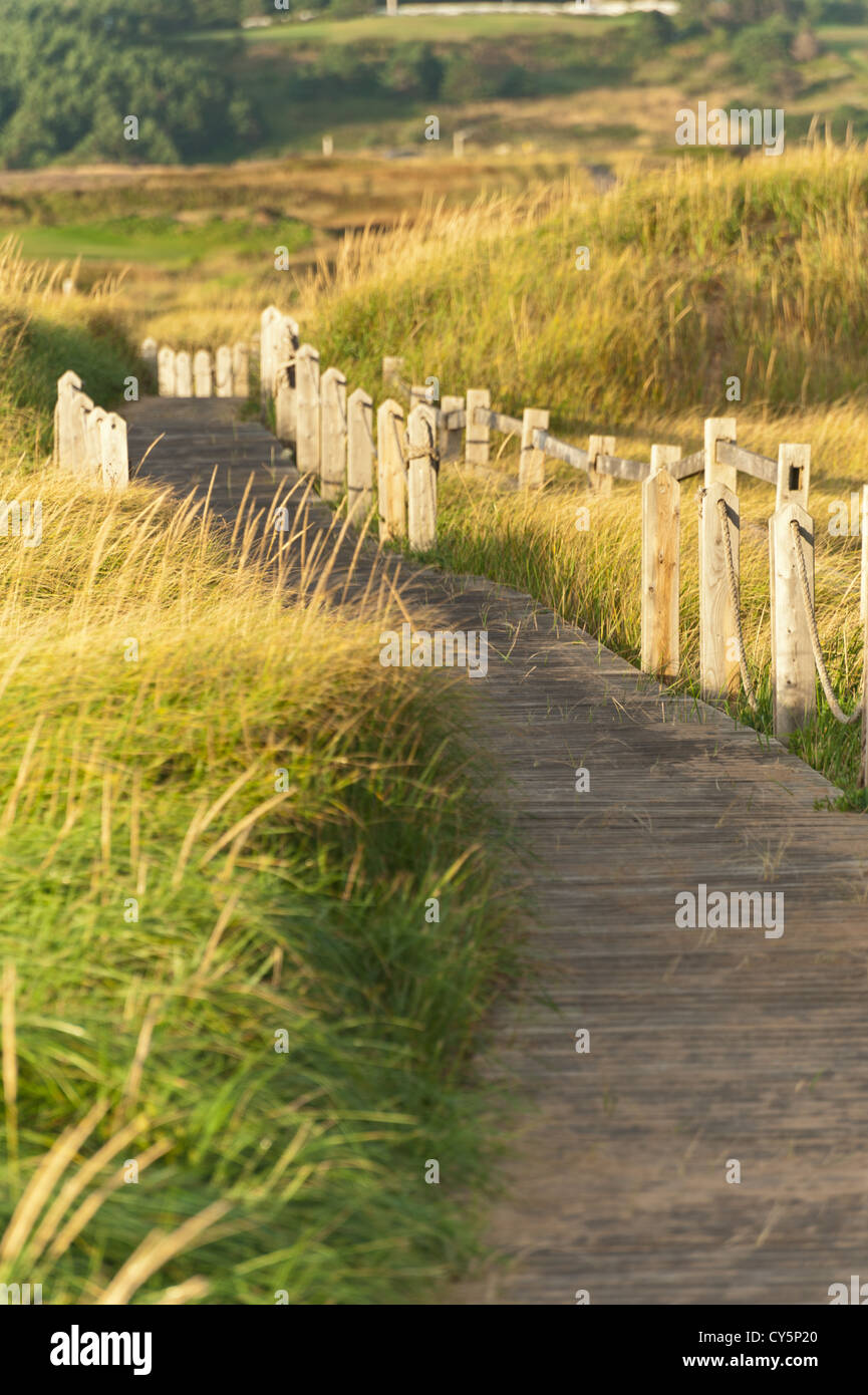Footpath walk track pedestrian fence hi-res stock photography and ...