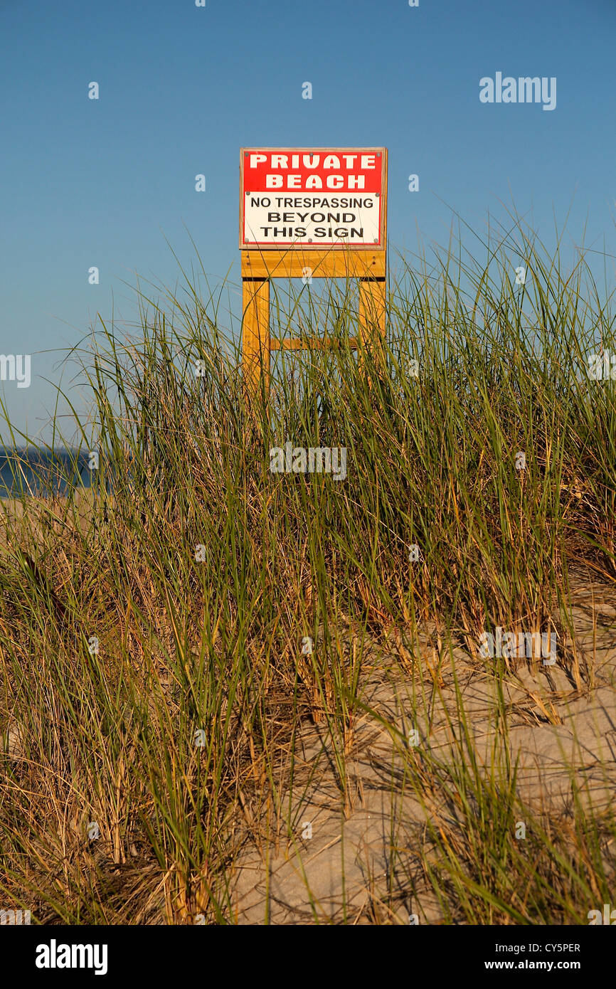 Private beach sign hi-res stock photography and images - Alamy