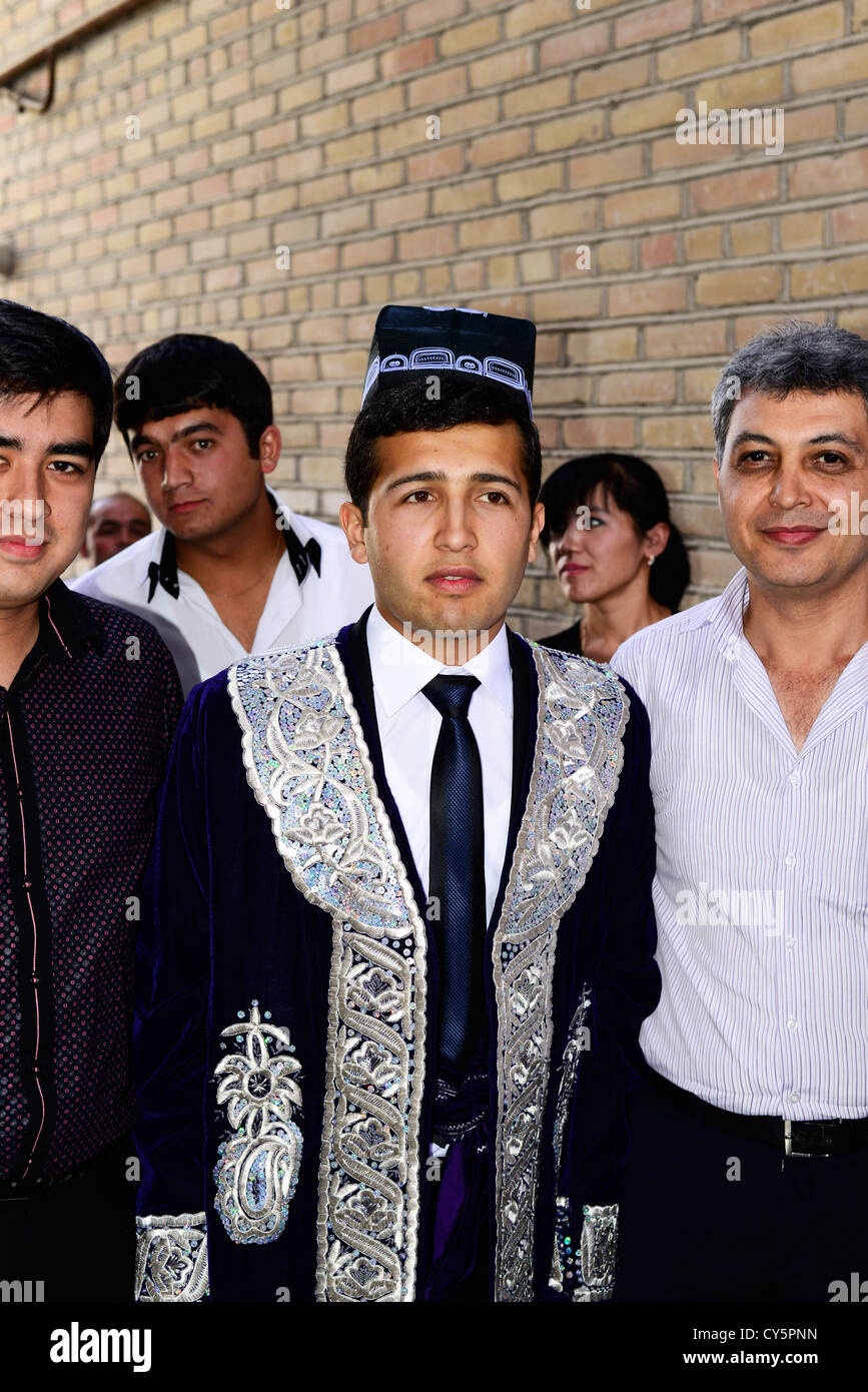 A Tajik groom walking to his wedding ceremony in old Samarkand Stock ...