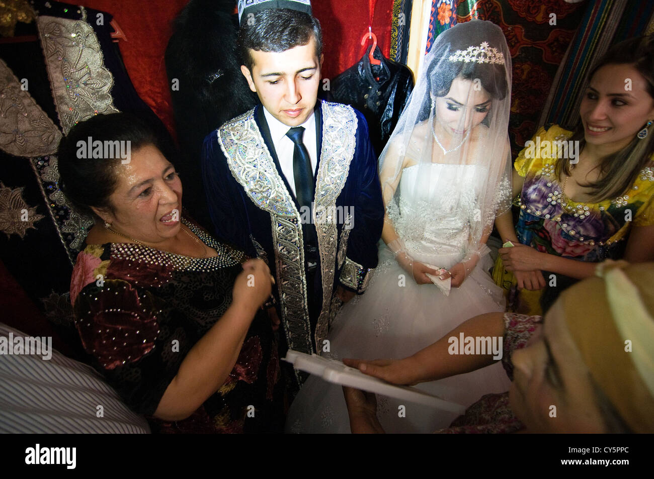 Uzbek ceremony hi-res stock photography and images - Alamy