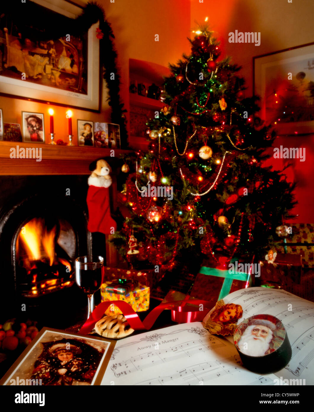 CHRISTMAS ROOM WITH DECORATED TREE Stock Photo - Alamy