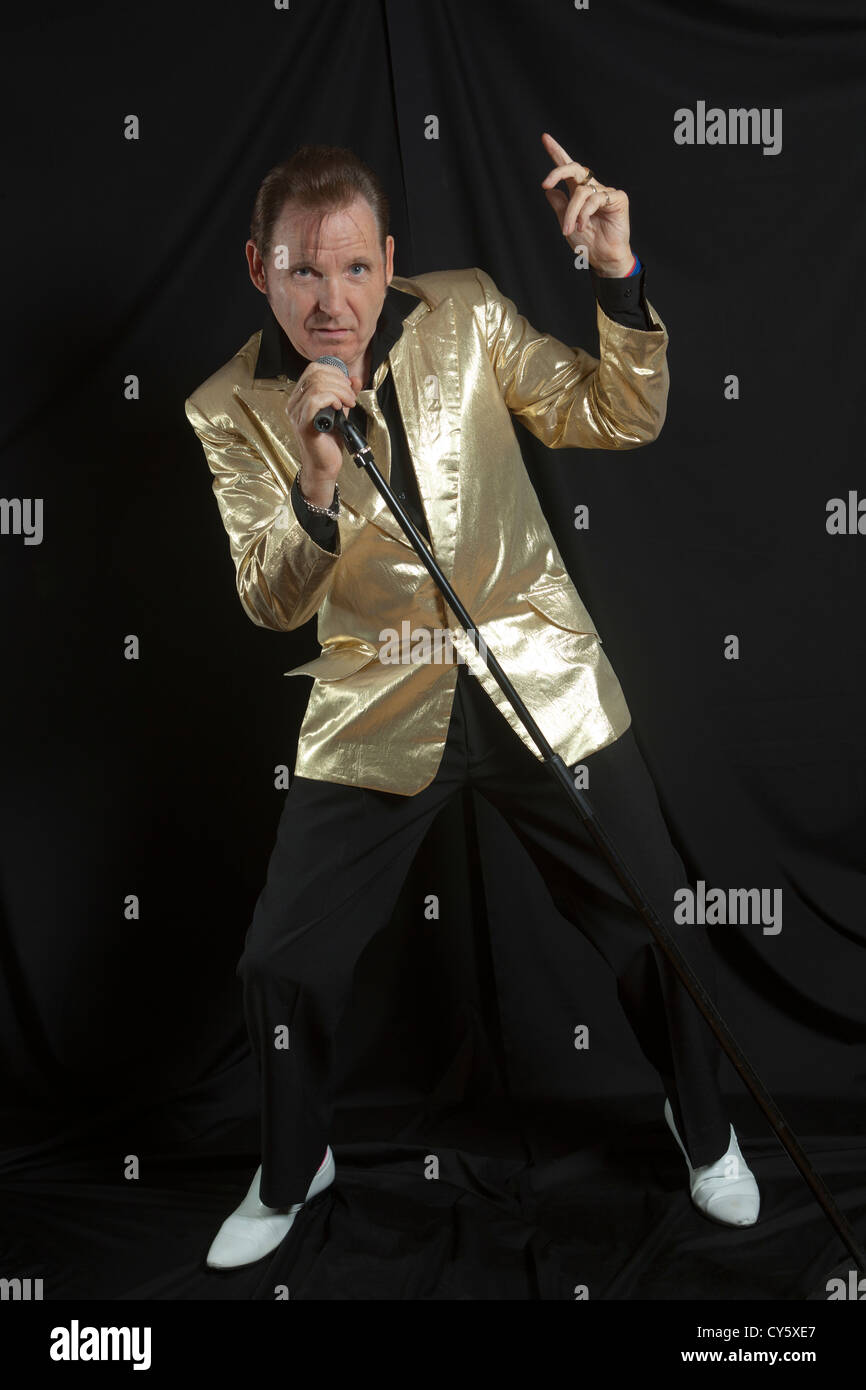 Elvis presley gold suit hi-res stock photography and images - Alamy