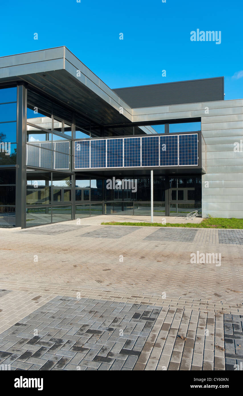 Solar panels office building hi-res stock photography and images - Alamy