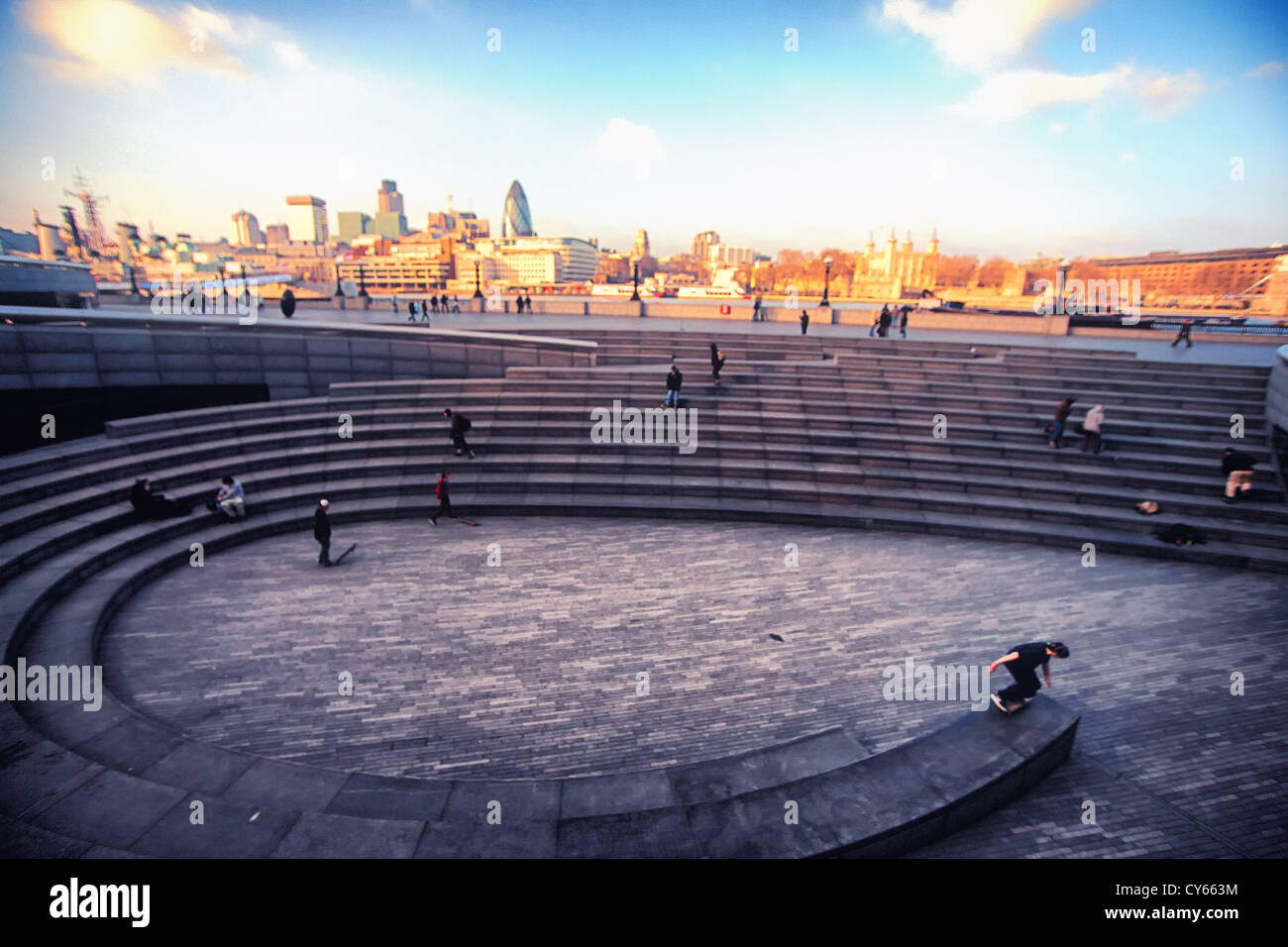 Stairs from london bridge to thames hi-res stock photography and images ...