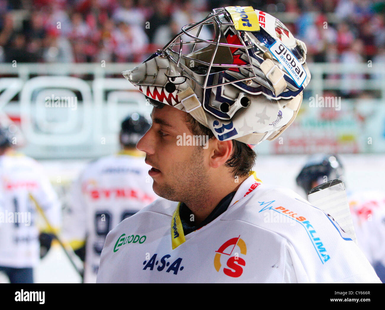 Ondrej Pavelec Eyes
