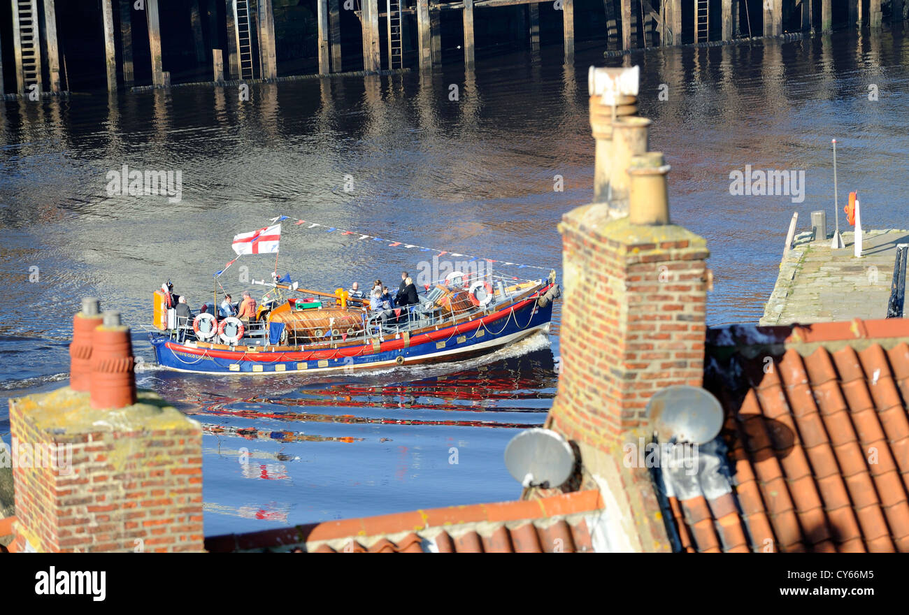 Old whitby hi-res stock photography and images - Alamy
