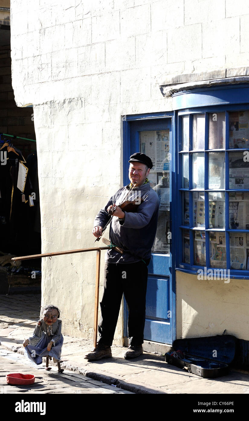 Money fiddle play hi-res stock photography and images - Alamy