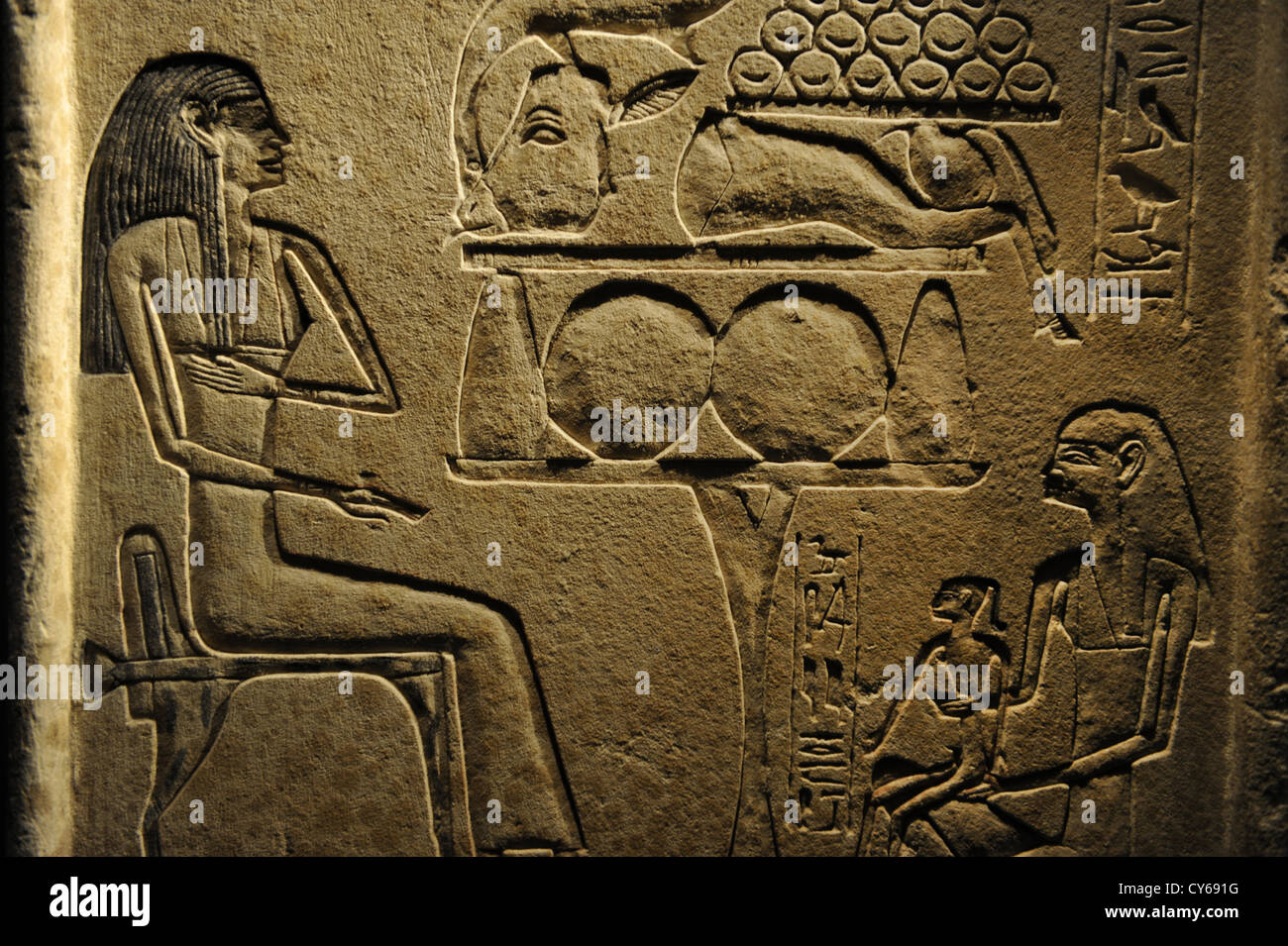 Ancient egypt chair hi-res stock photography and images - Alamy