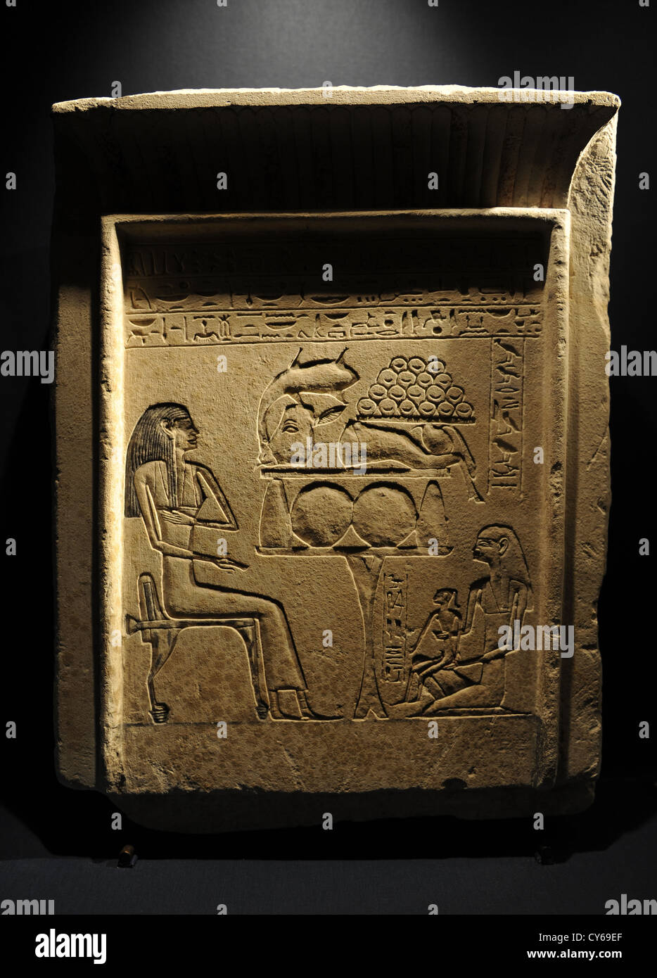 Ancient egypt chair hi-res stock photography and images - Alamy