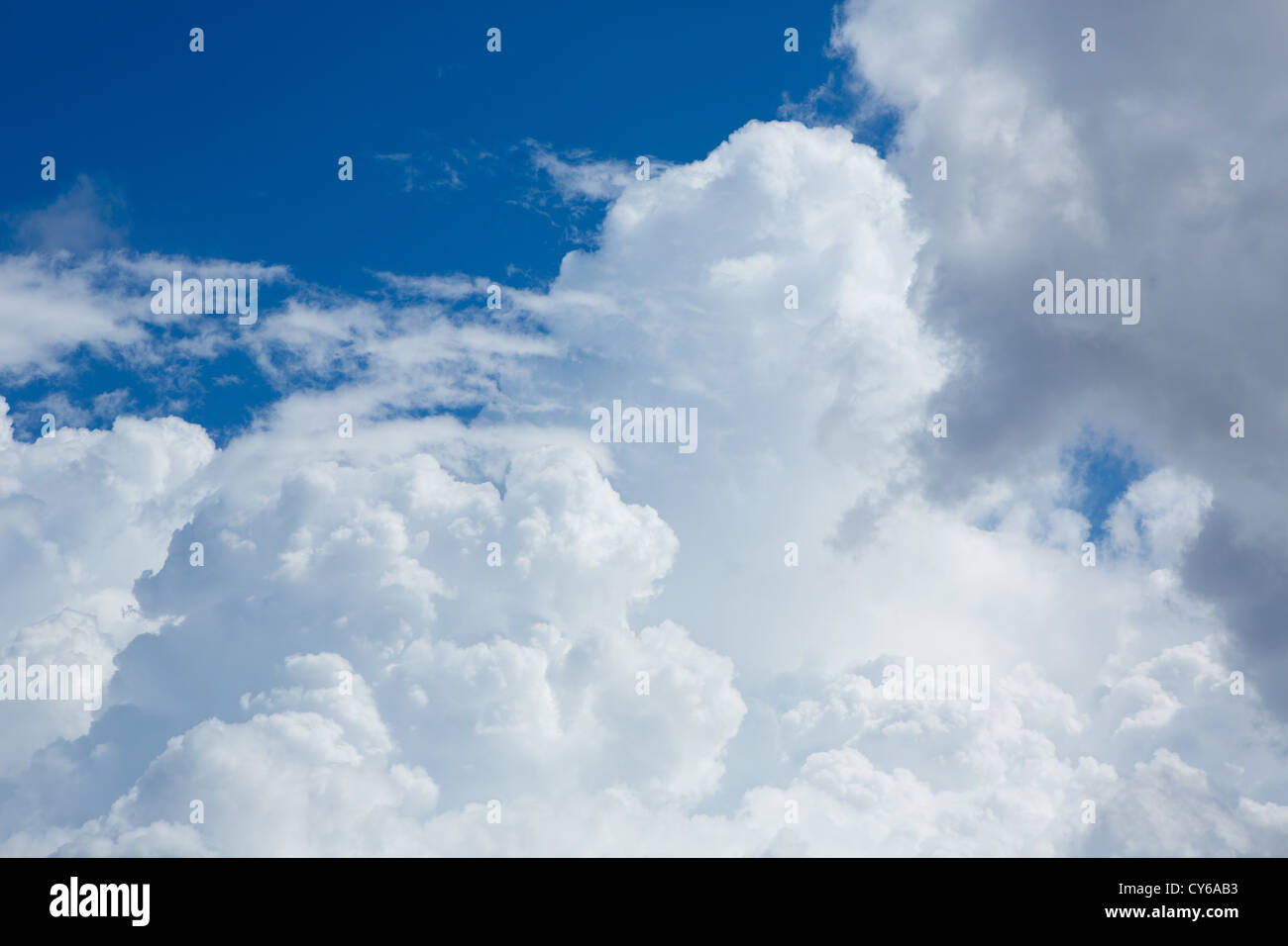 Image with deep blue sky hi-res stock photography and images - Alamy