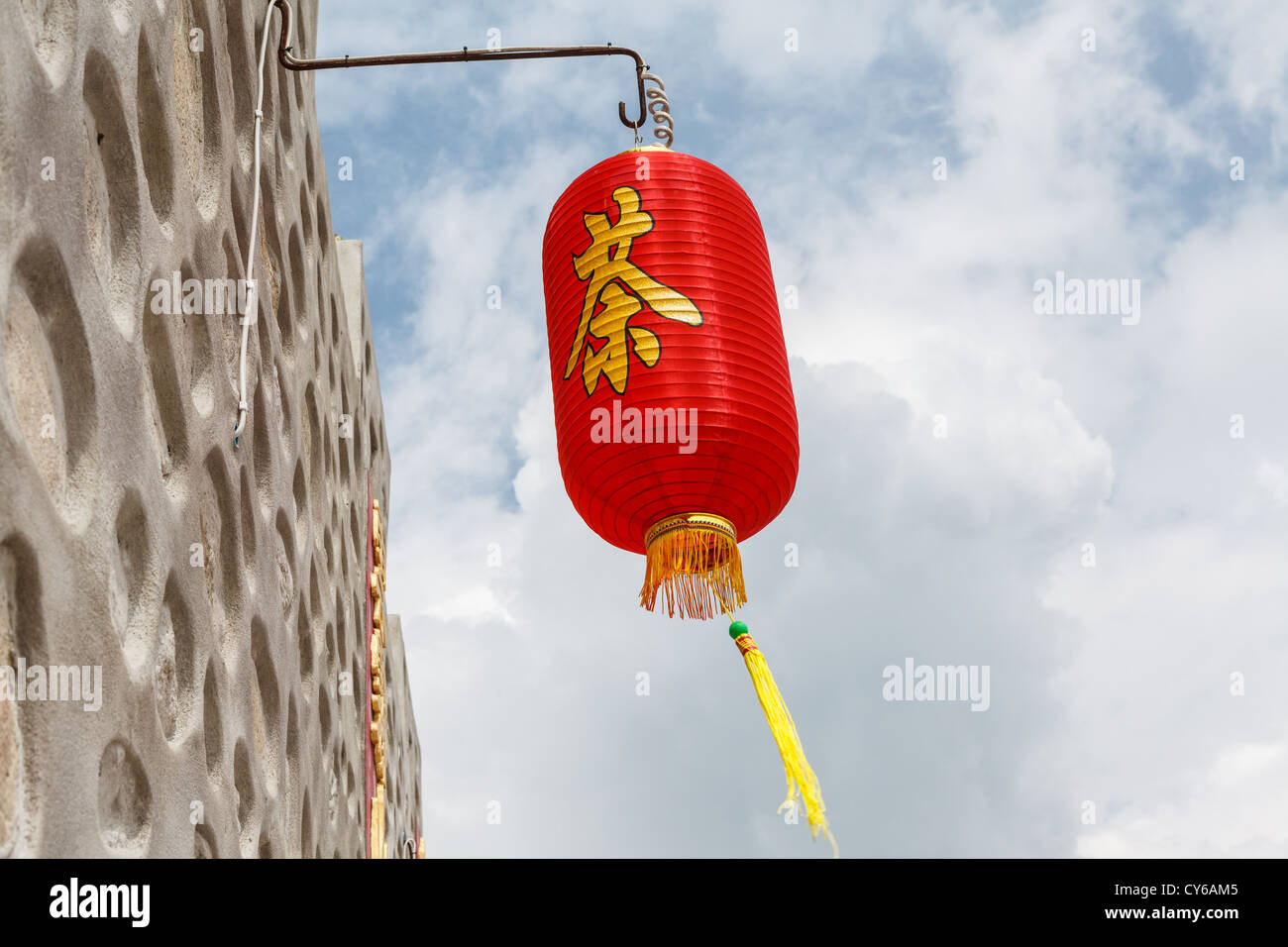 String traditional red chinese hi-res stock photography and images - Alamy