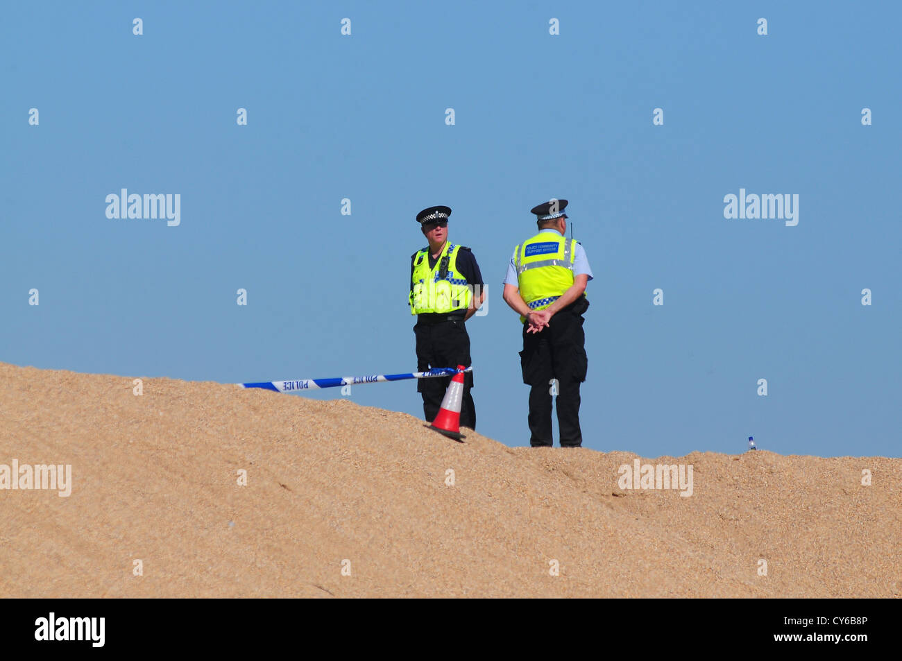 Two police officers standing guard hi-res stock photography and images ...