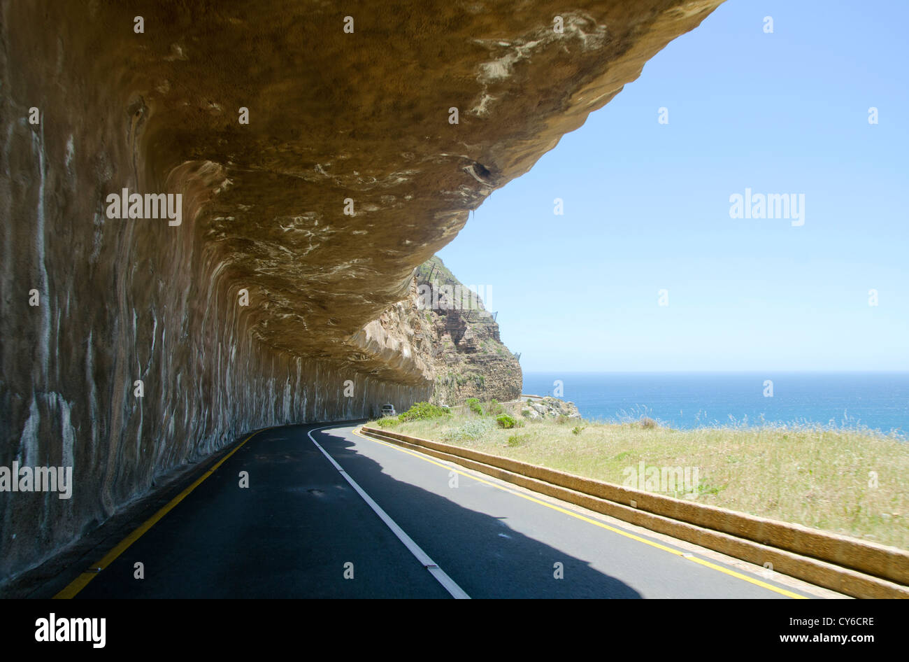 Overhanging cliff hi-res stock photography and images - Alamy