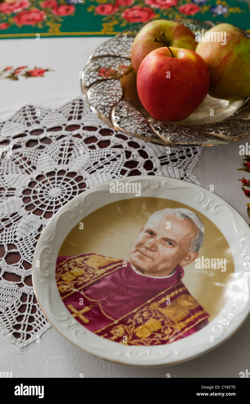 Pope plate and lacework on table with fruitbowl Stock Photo - Alamy