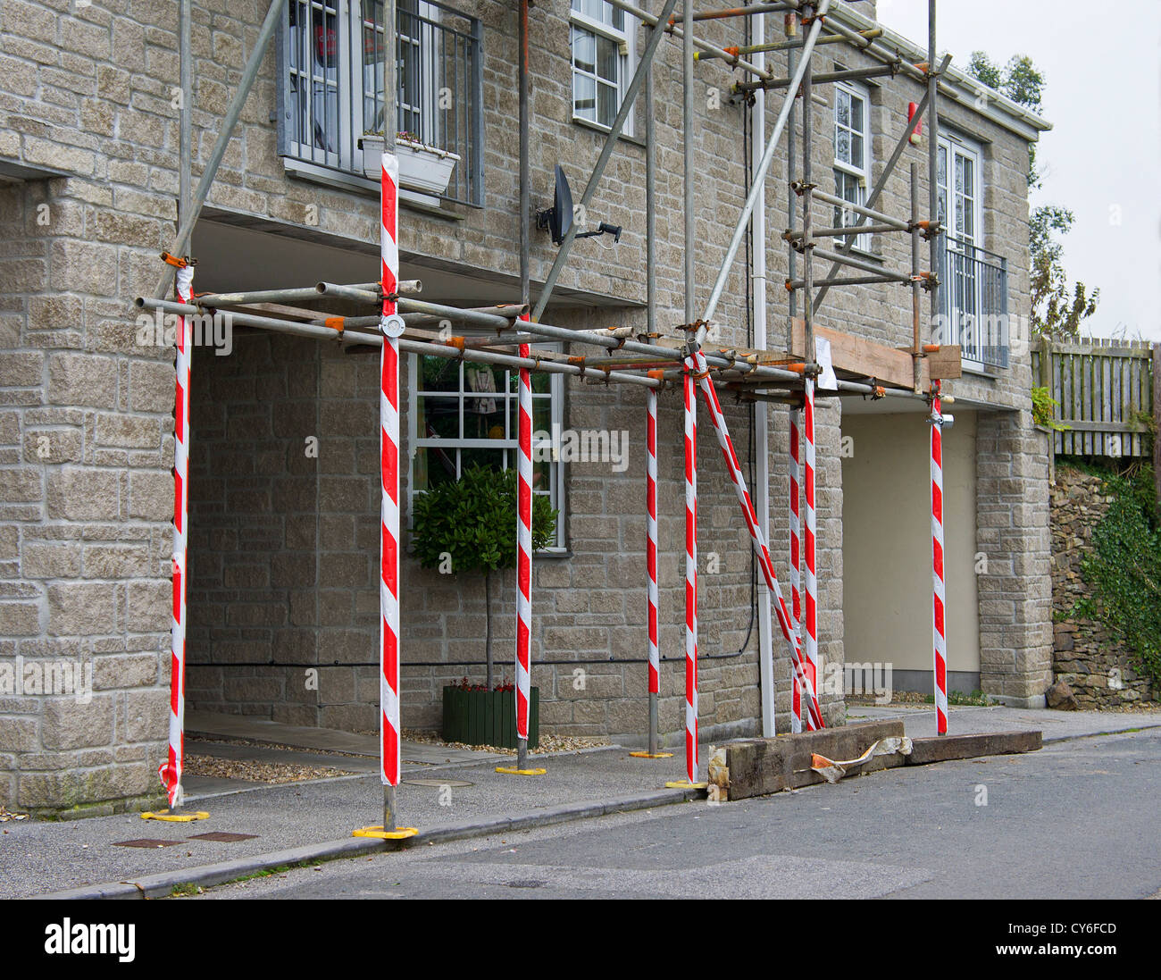 Scaffold scaffolding building house hi-res stock photography and images ...