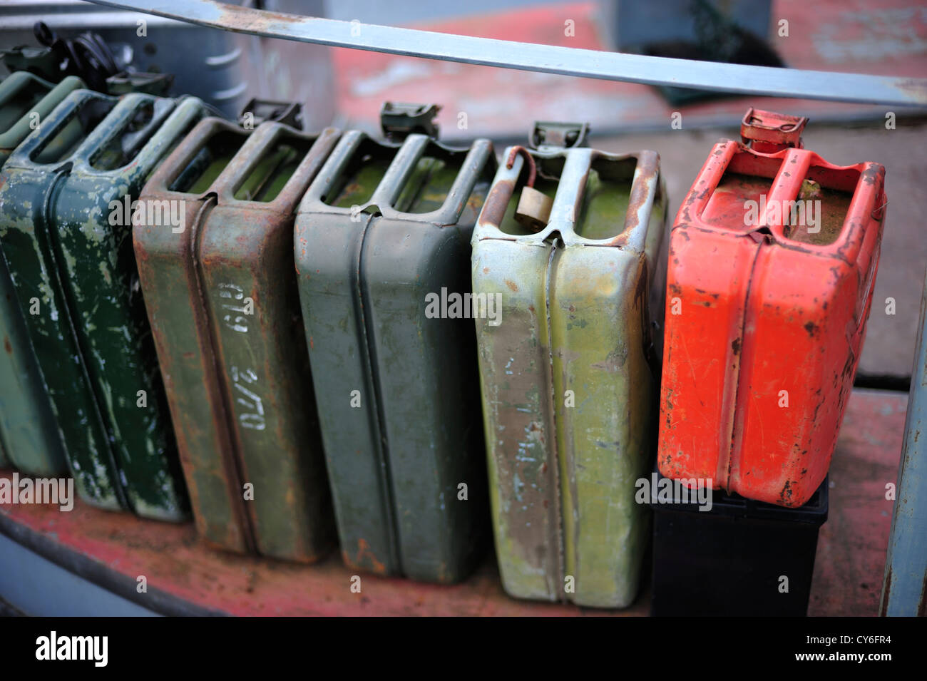 Jerry cans hi-res stock photography and images - Alamy