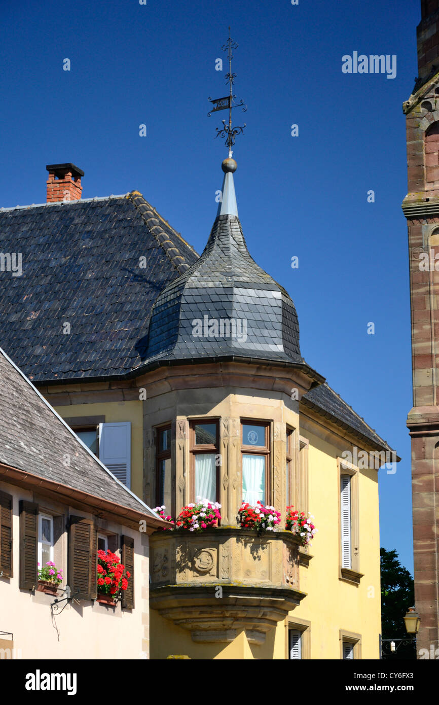 Oriel bay window hi-res stock photography and images - Alamy