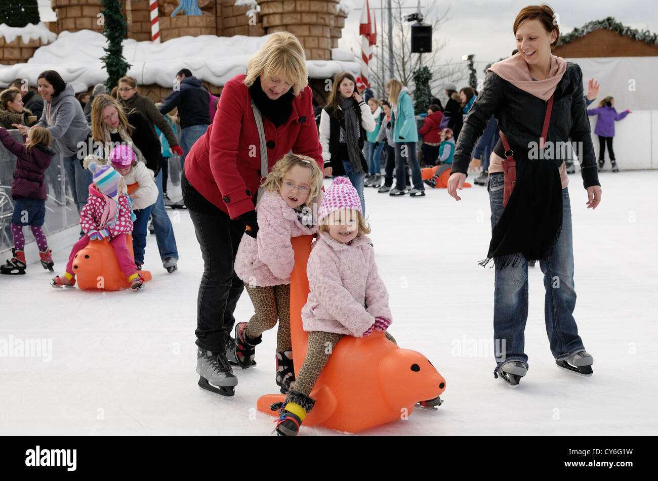 Family ice hi-res stock photography and images - Alamy