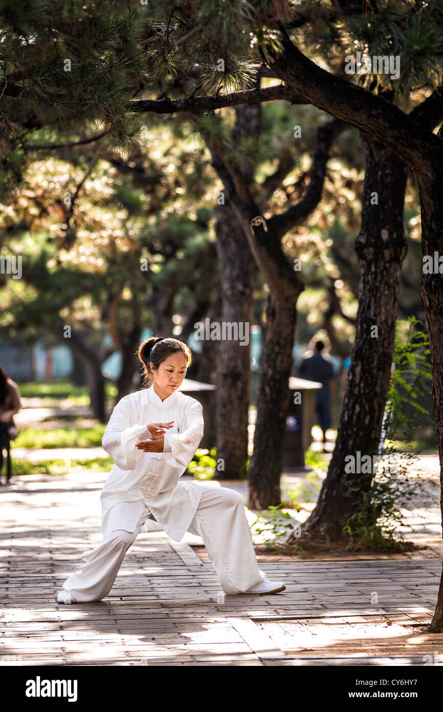 Temple of heaven beijing tai chi hi-res stock photography and images ...