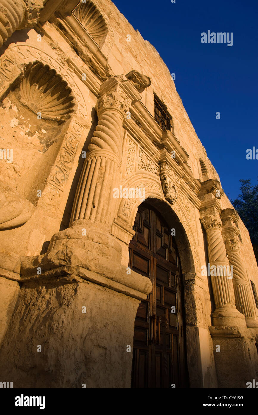 ALAMO MISSION SAN ANTONIO DE VALERO ALAMO PLAZA DOWNTOWN SAN ANTONIO ...