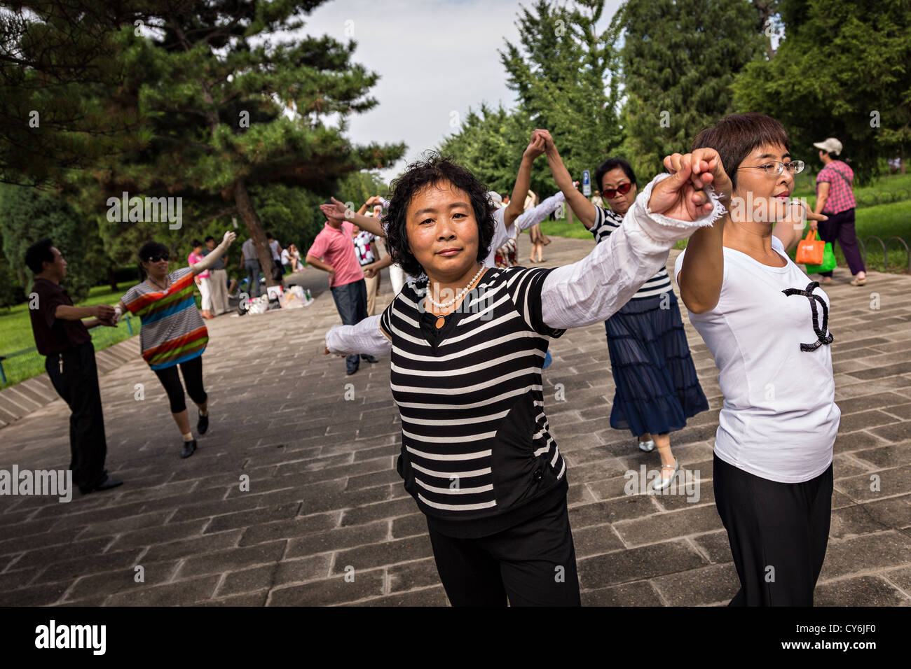 Chinese people dance at the Temple of Heaven Park during summer in ...