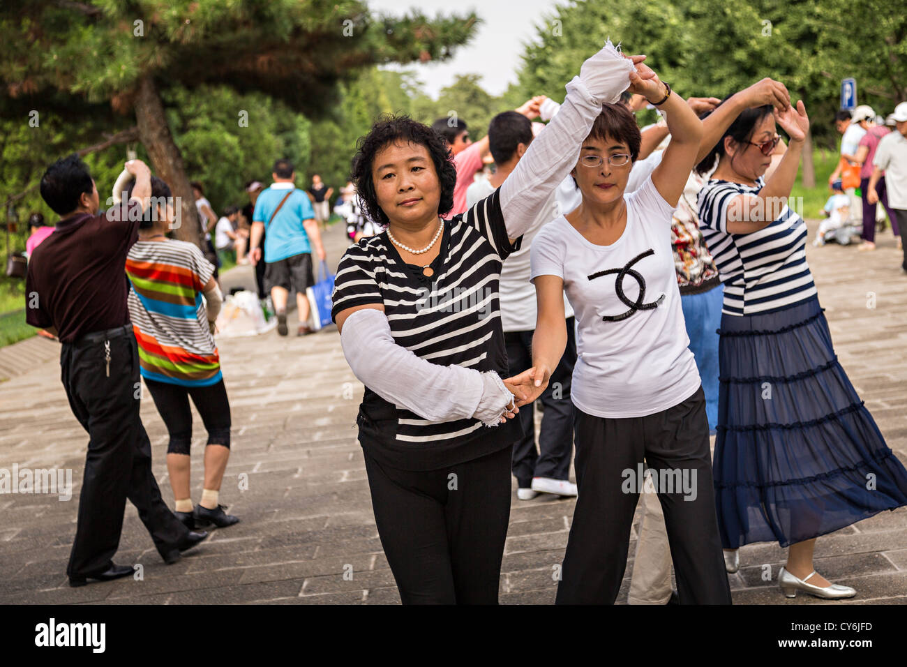 Chinese people dance at the Temple of Heaven Park during summer in ...