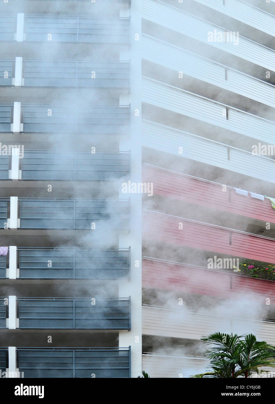 building on fire, smoke Stock Photo - Alamy