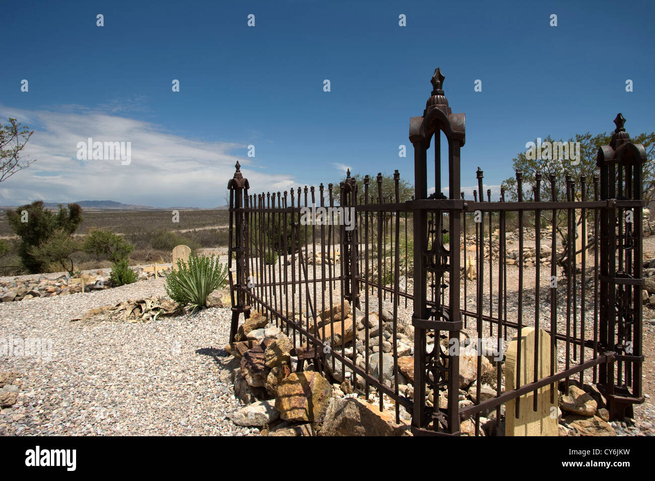 CAST IRON FENCED GRAVE BOOT HILL GRAVEYARD TOMBSTONE COCHISE COUNTY ...