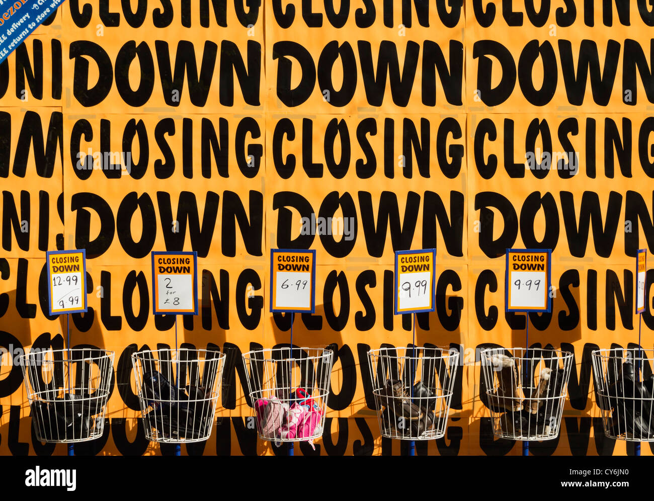 Closing Down Sign High Resolution Stock Photography and Images - Alamy