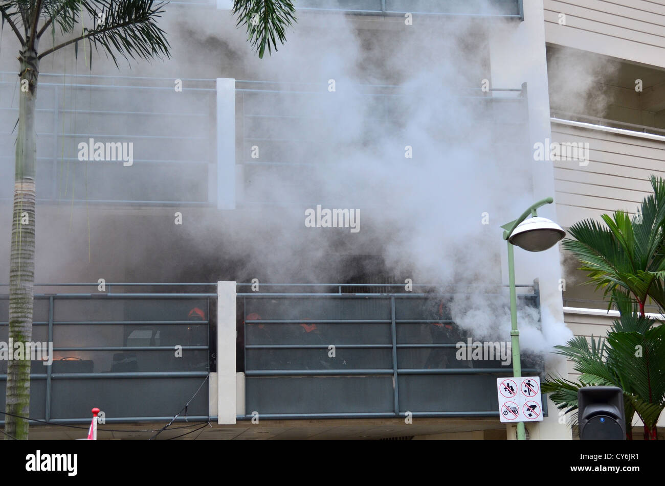 Smoke fire building hi-res stock photography and images - Alamy