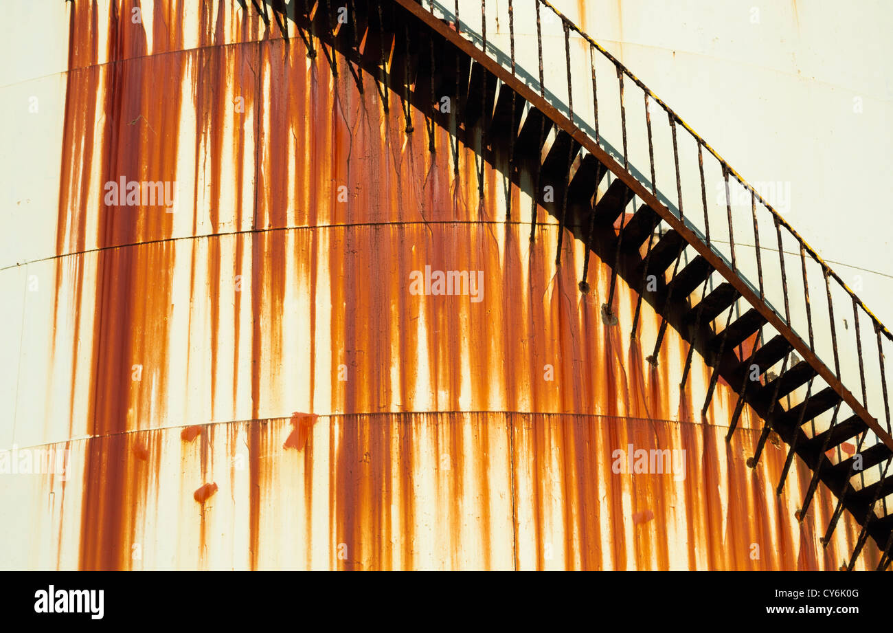 Rusting storage tank on chemical plant Stock Photo - Alamy