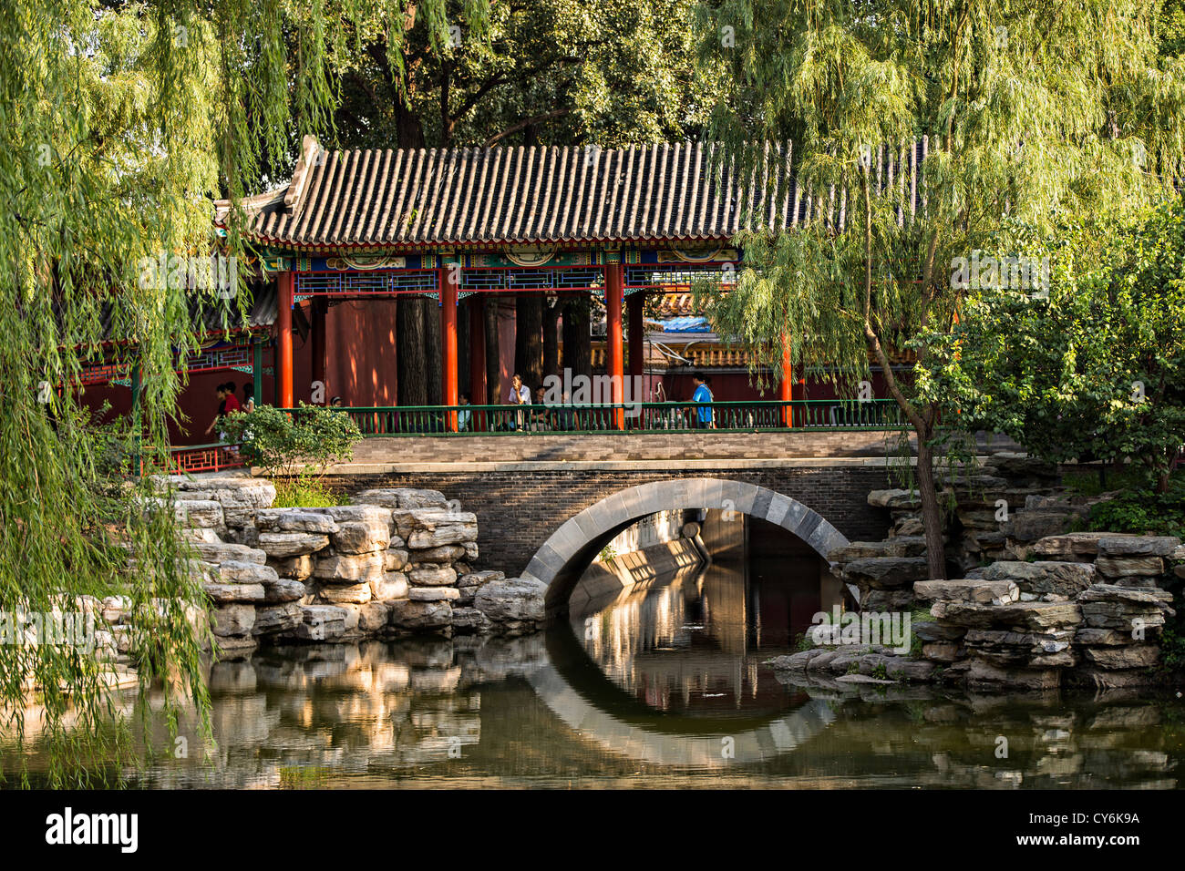Traditional chinese pavilion hi-res stock photography and images - Alamy