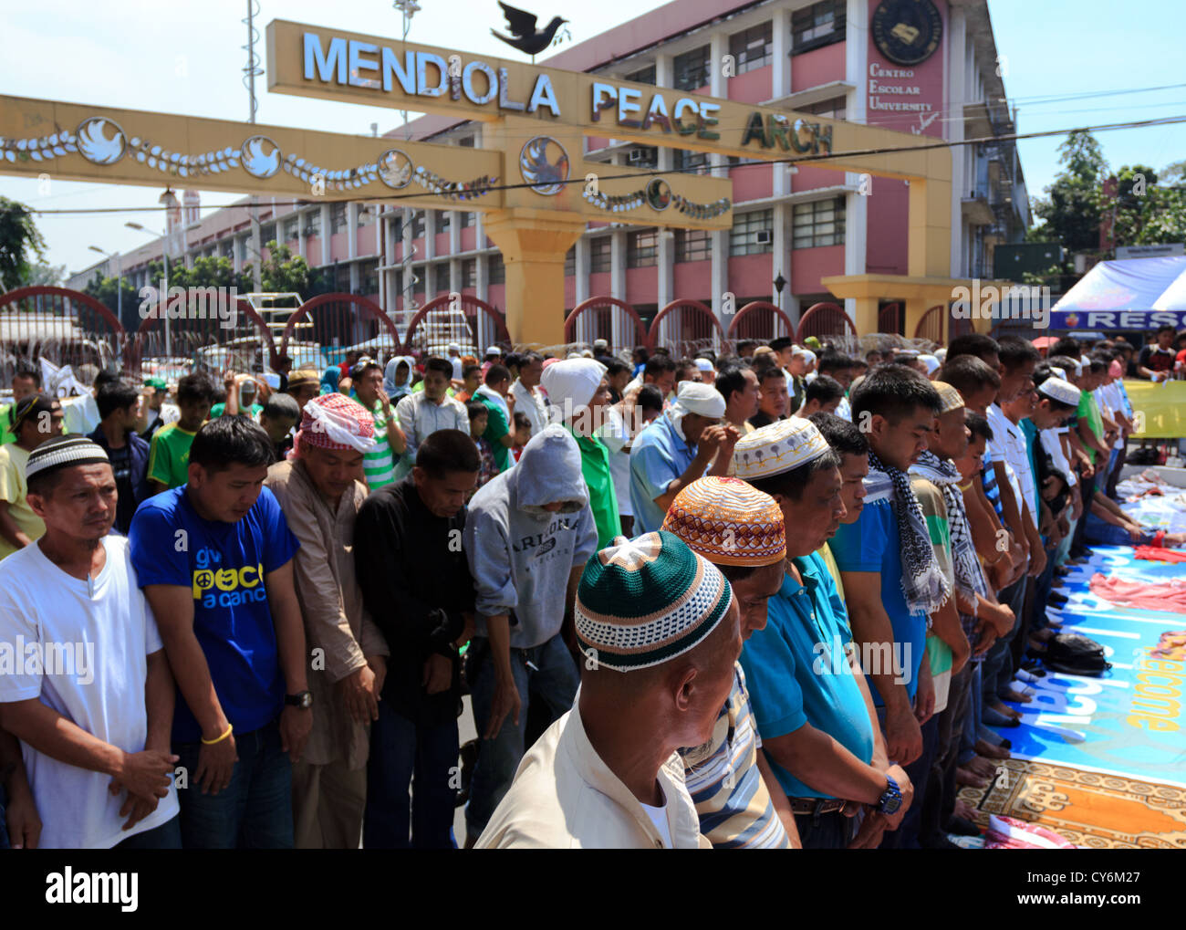 Filipino Muslim peace rally Stock Photo - Alamy
