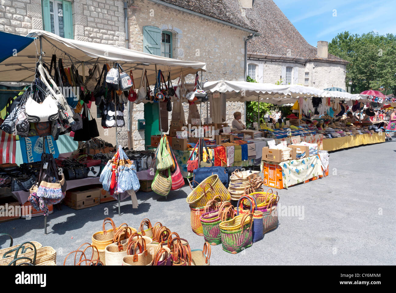 Issigeac market hi-res stock photography and images - Alamy