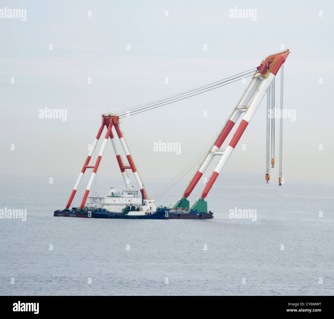 Floating crane hi-res stock photography and images - Alamy