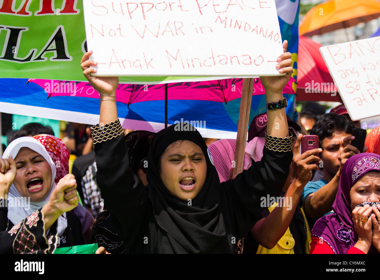Filipino Muslim peace rally Stock Photo - Alamy