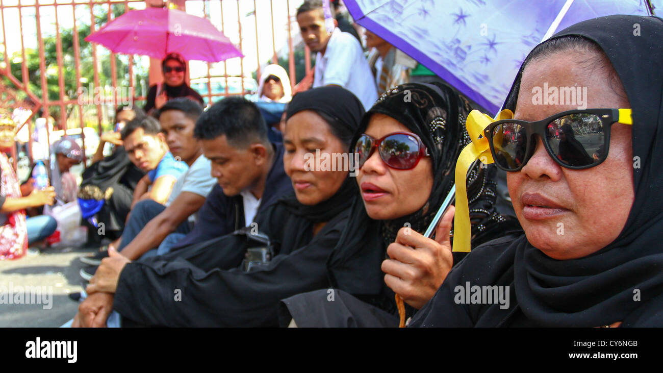 Filipino Muslim peace rally Stock Photo - Alamy