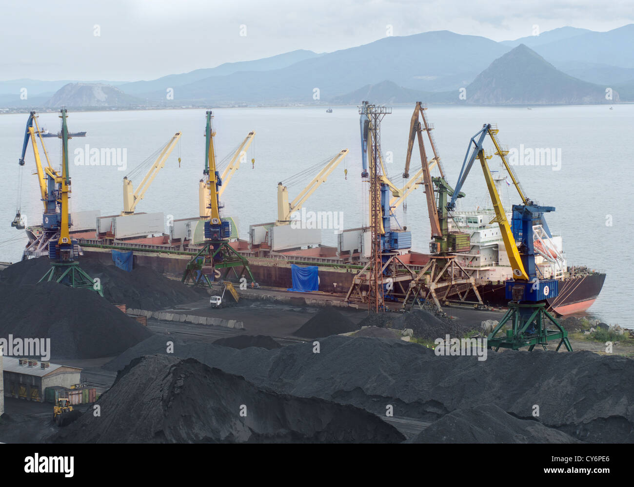 Vessel loading hi-res stock photography and images - Alamy