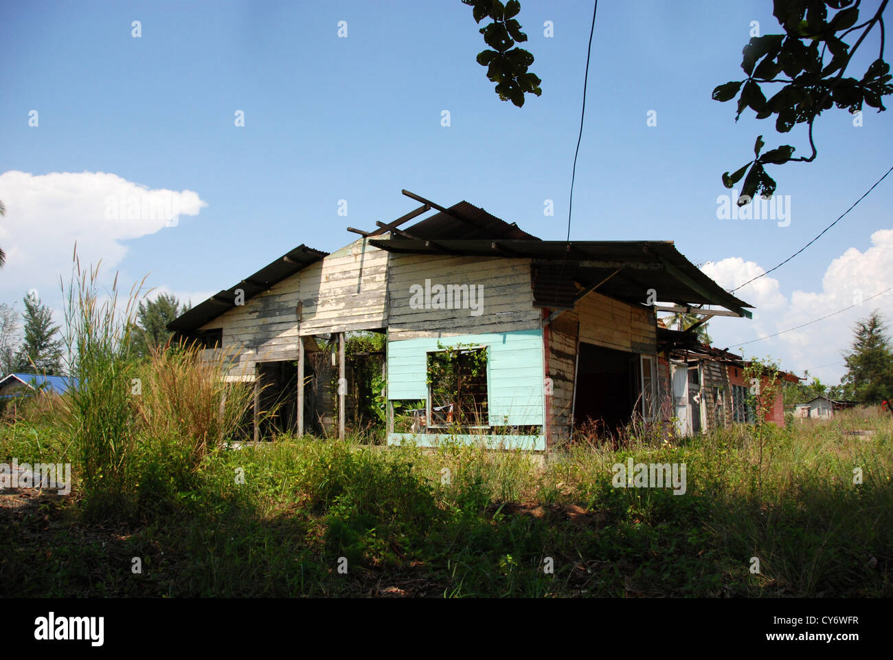 Broken tree house hi-res stock photography and images - Alamy