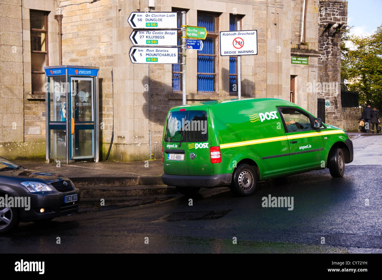 Irish Post van An Post and Irish Gaelic language signs Stock Photo - Alamy
