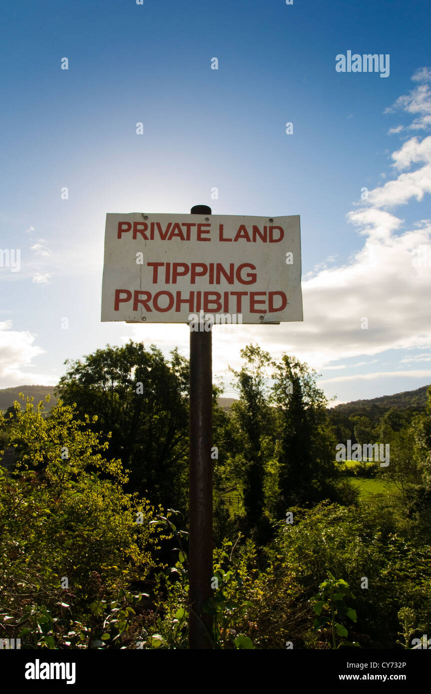 Sign on Private Land saying Tipping Prohibited Stock Photo - Alamy