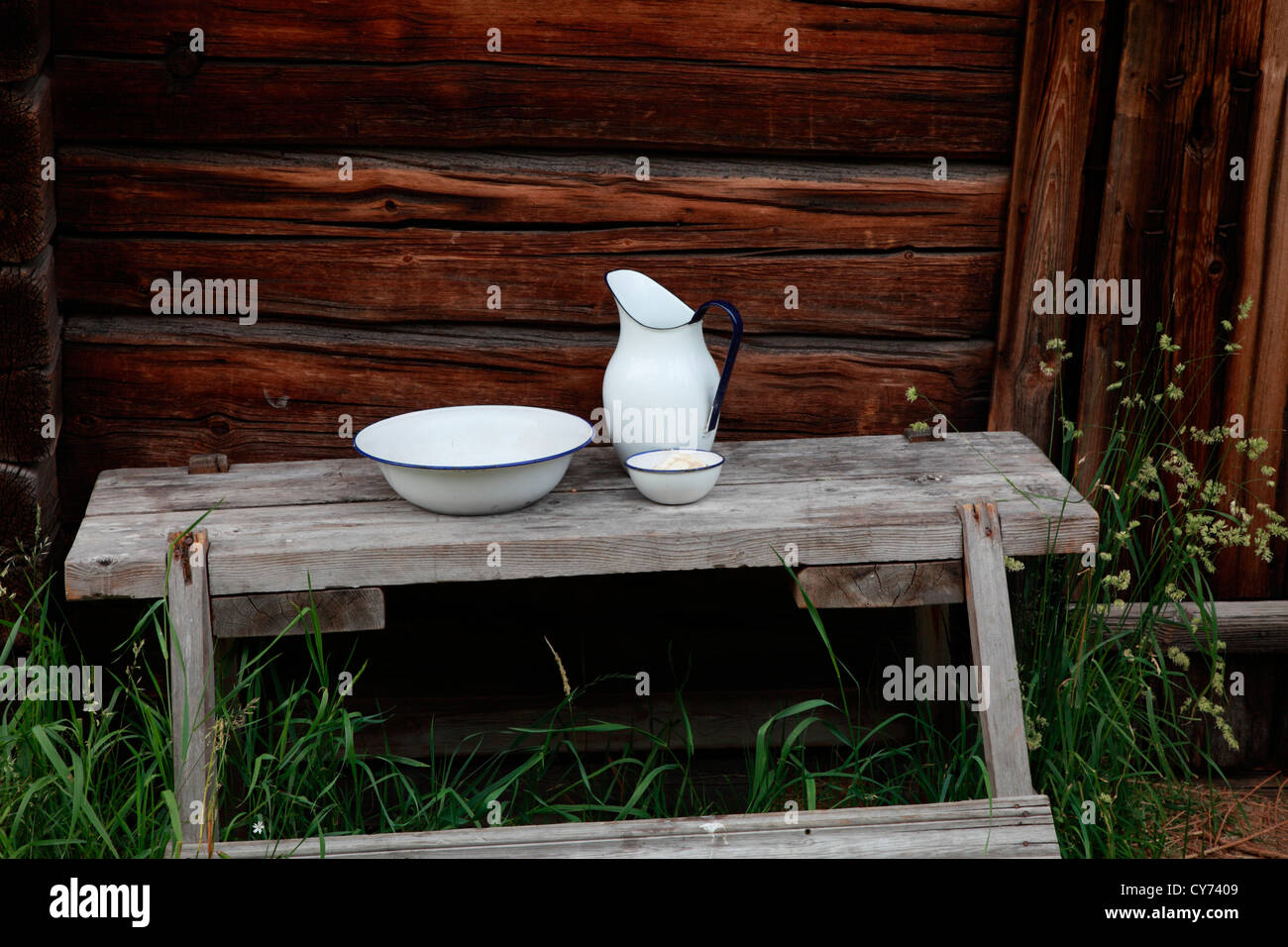 Old fashioned wash basin hi-res stock photography and images - Alamy
