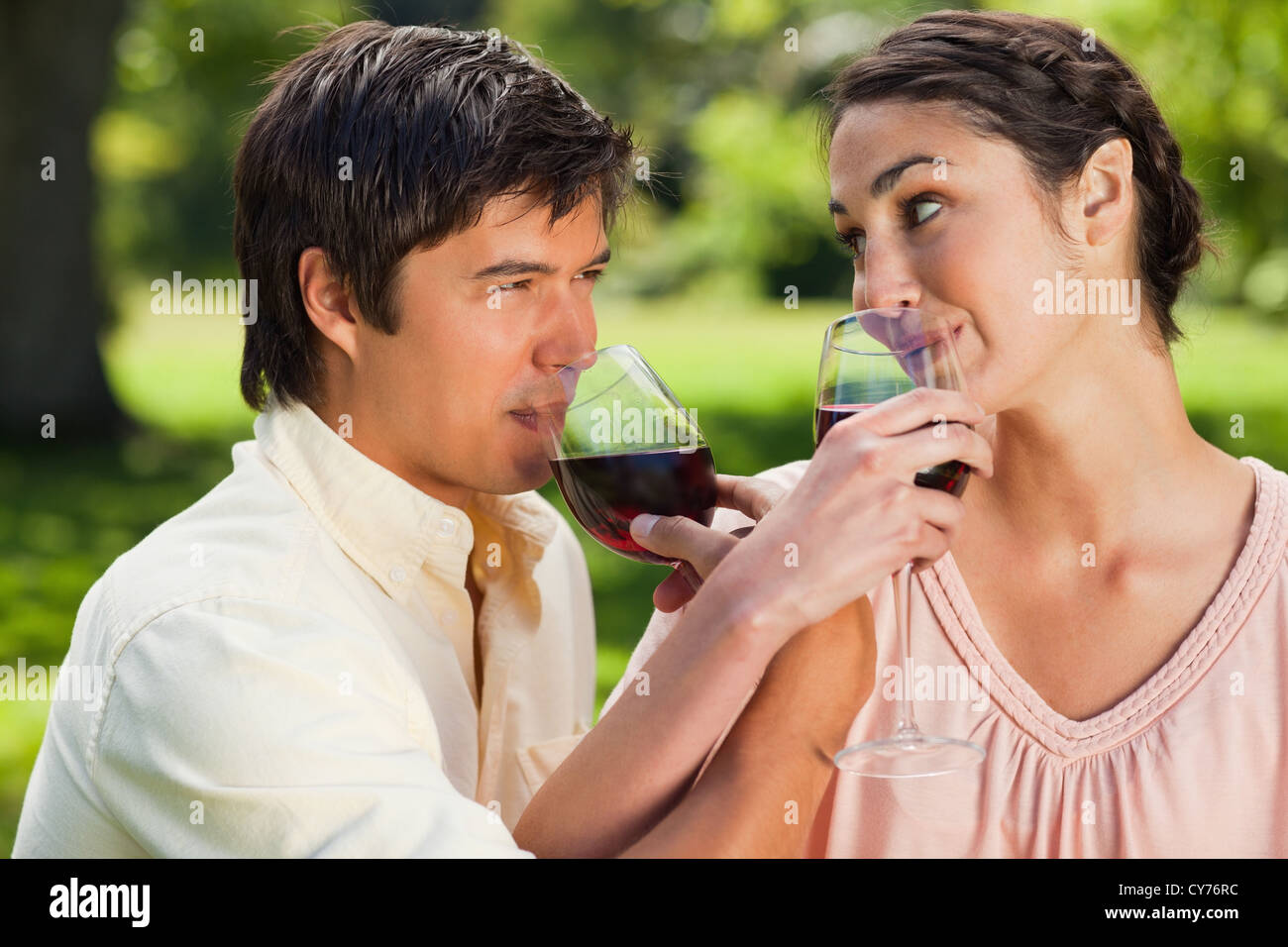 Linking arms and couple hi-res stock photography and images - Alamy